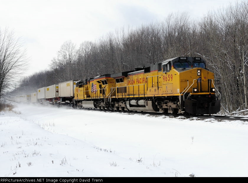 UP 9659 leads Eastbound NS 22K at Crayton Rd